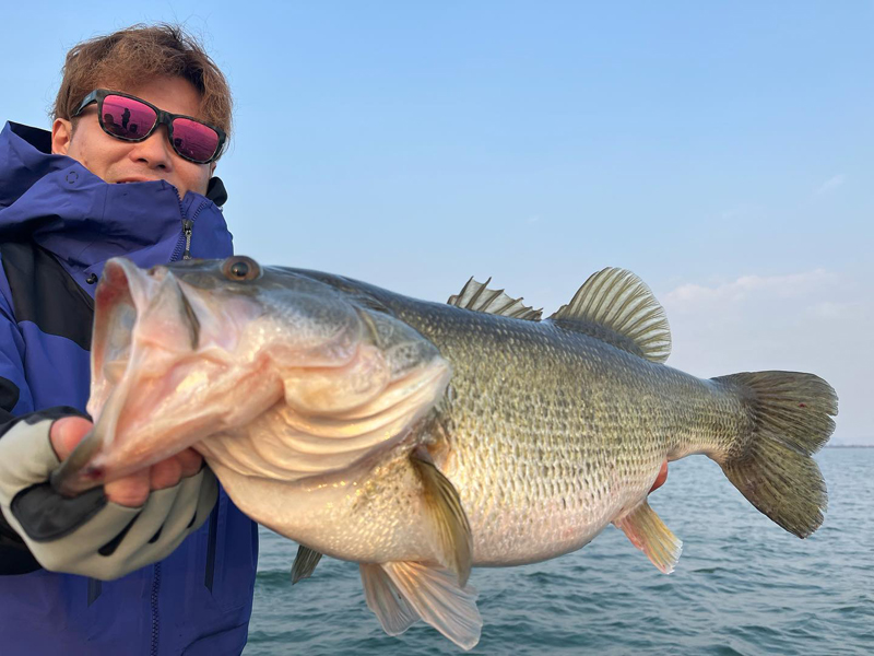 早春ストロング巻物ゲームでロクマル、50up×3 | BRUSH（ブラッシュ） 琵琶湖 バスフィッシング情報、釣果 動画 ムービー満載