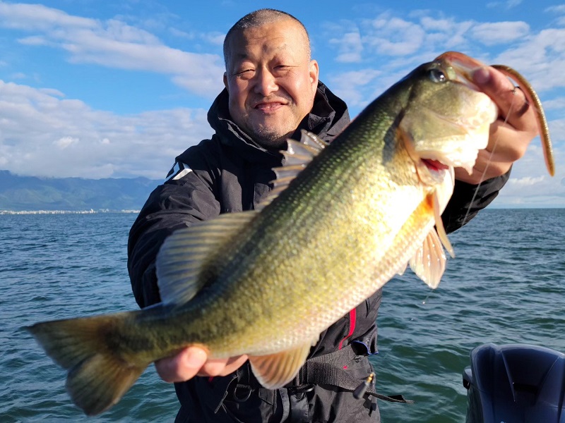 ジークローラーα6.2インチのヘビダンで50Up | BRUSH（ブラッシュ） 琵琶湖 バスフィッシング情報、釣果 動画 ムービー満載