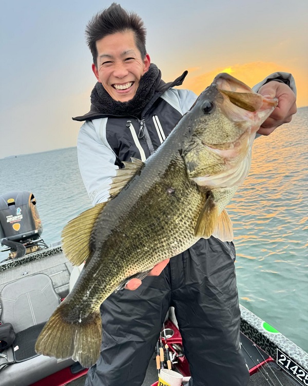 1.5時間でロクマル×2、50Up×2他 | BRUSH（ブラッシュ） 琵琶湖 バスフィッシング情報、釣果 動画 ムービー満載